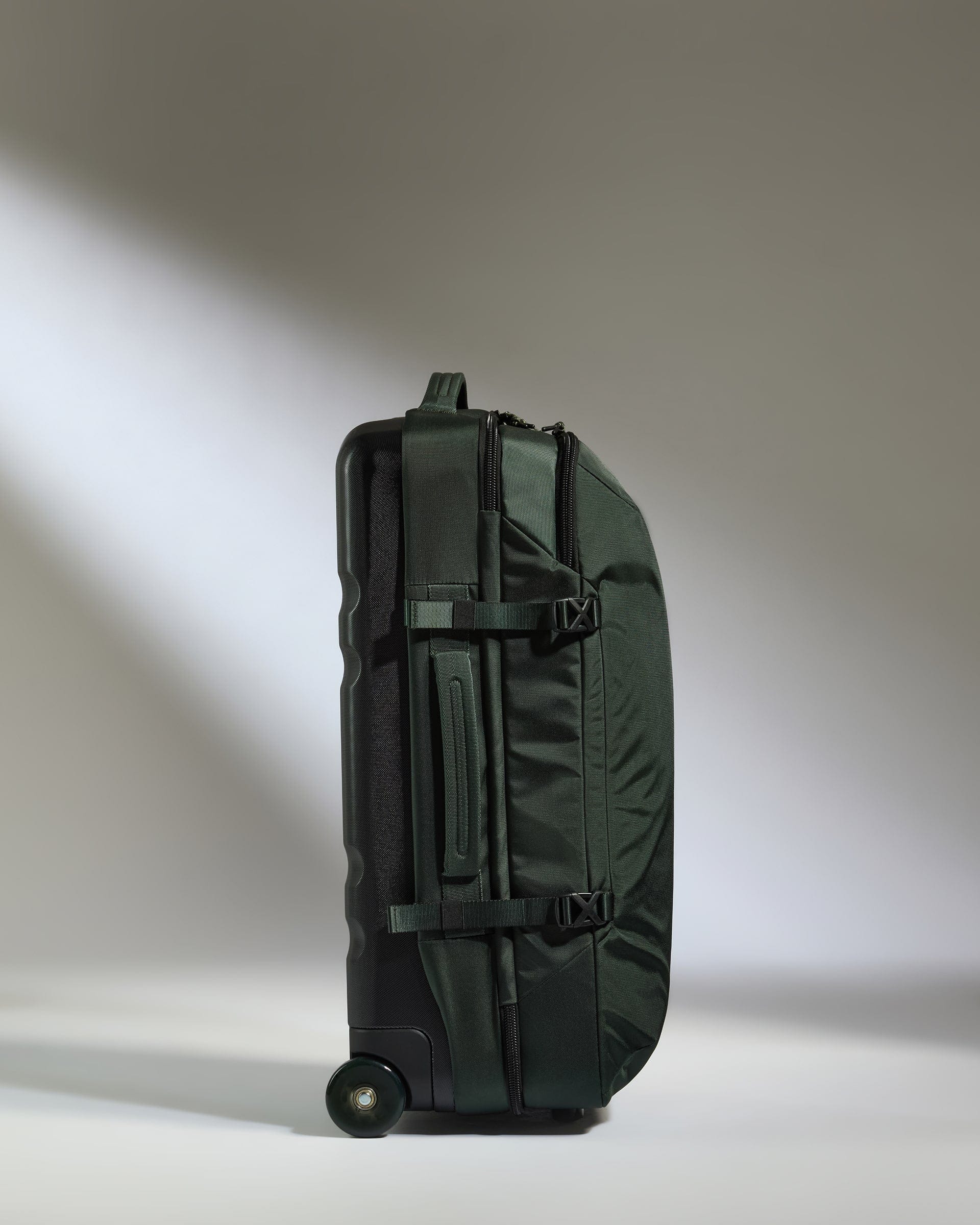 Discovery Wheeled Duffel in Dark Green | Holdall Bag & Suitcase – Antler UK